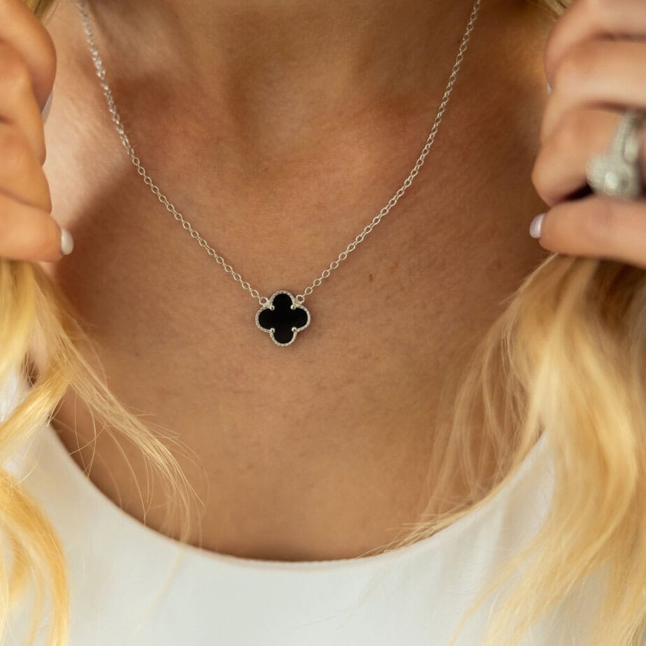 Four leaf clover pendant meaning store